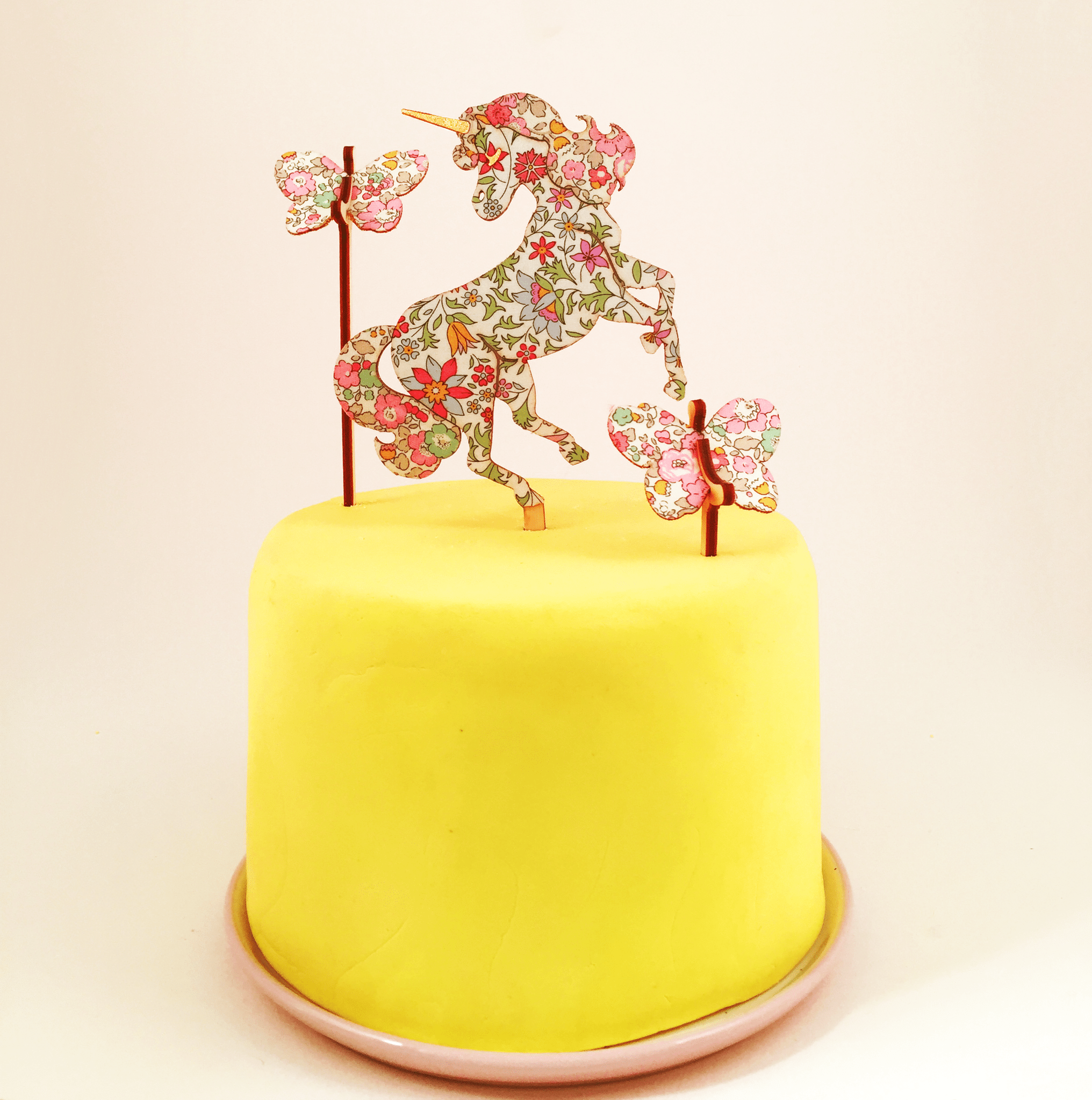 Liberty Unicorn Cake Topper – Chroma Celebrations